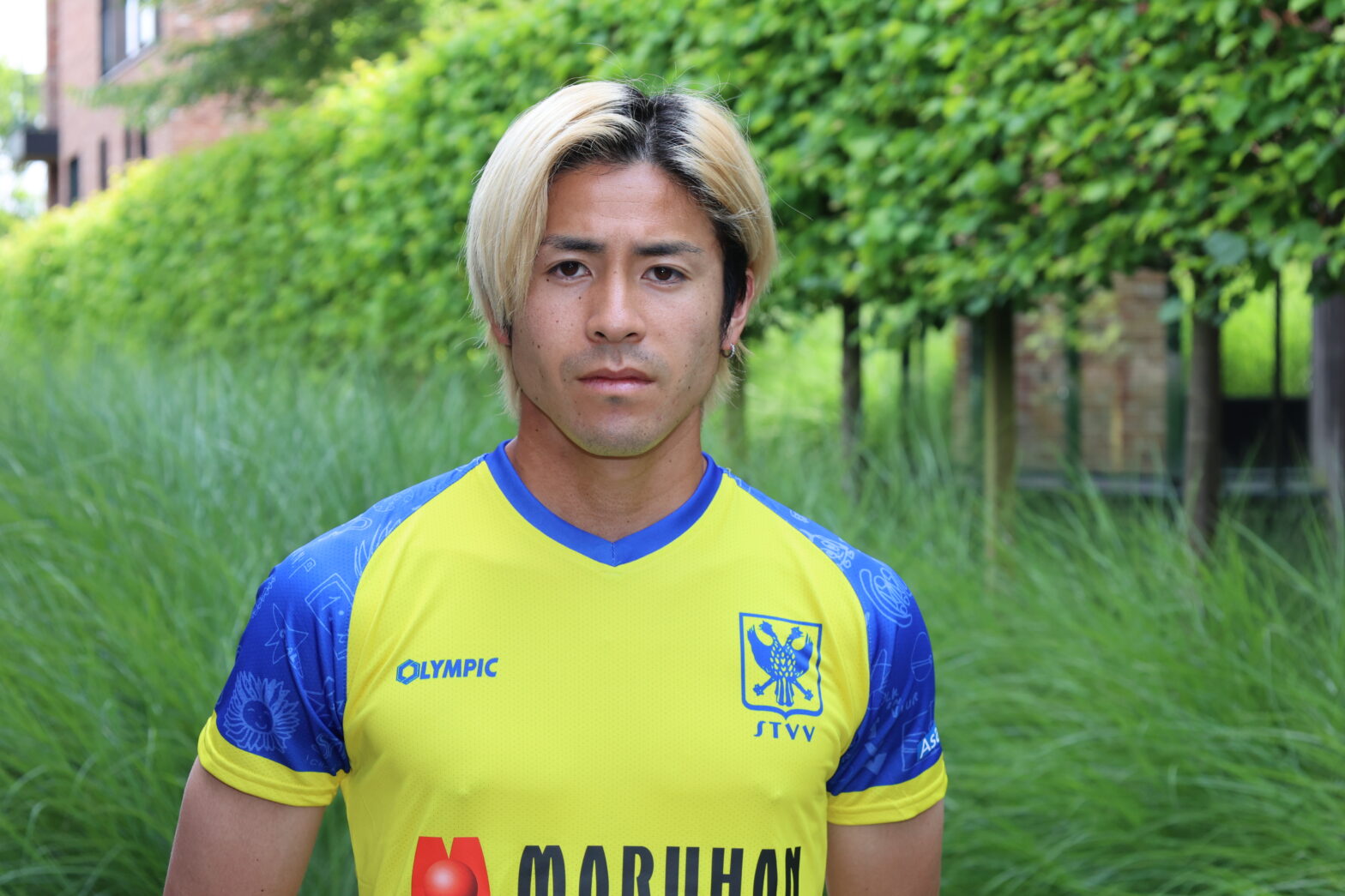 BEKIJK: Fotoshoot STVV 2024/2025 - Voetbalbelgie.be