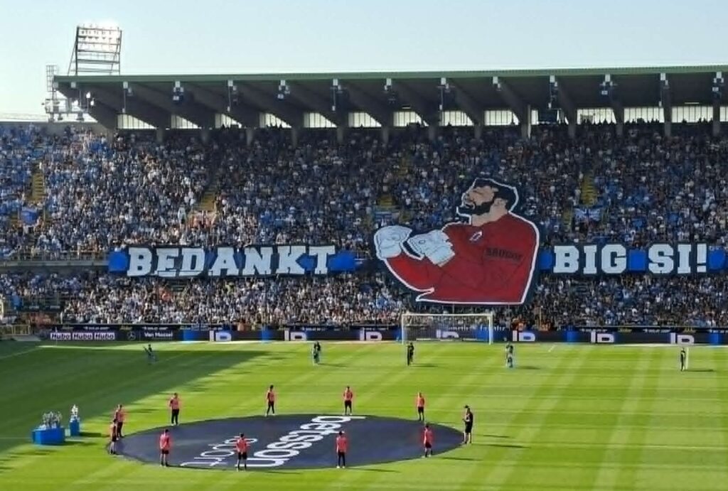 FOTO: Club Brugge zet Simon Mignolet in de bloemetjes - Voetbalbelgie.be
